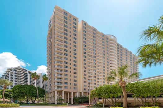 Isola Condominium | Brickell Key | Miami, FL