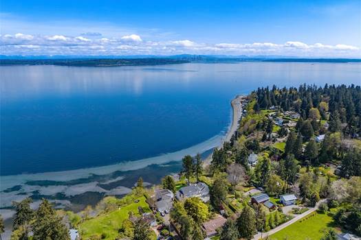 Rolling Bay Waterfront Homes for sale on Bainbridge Island